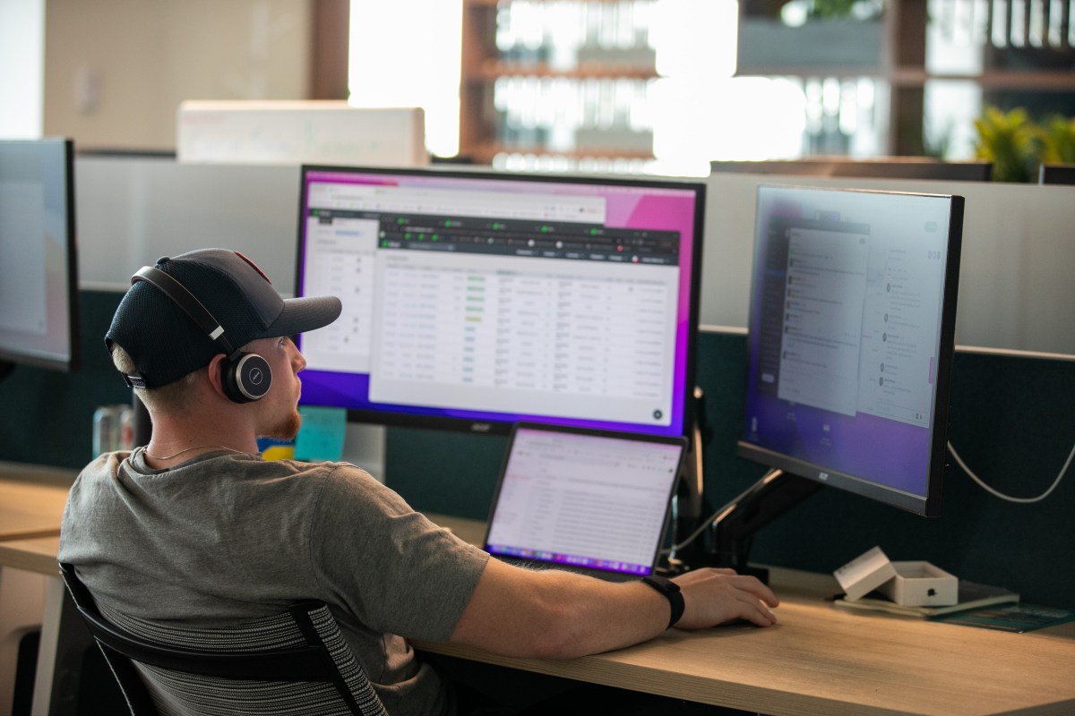 What Is Dispatching Software For Truck Drivers? - Loadsmart